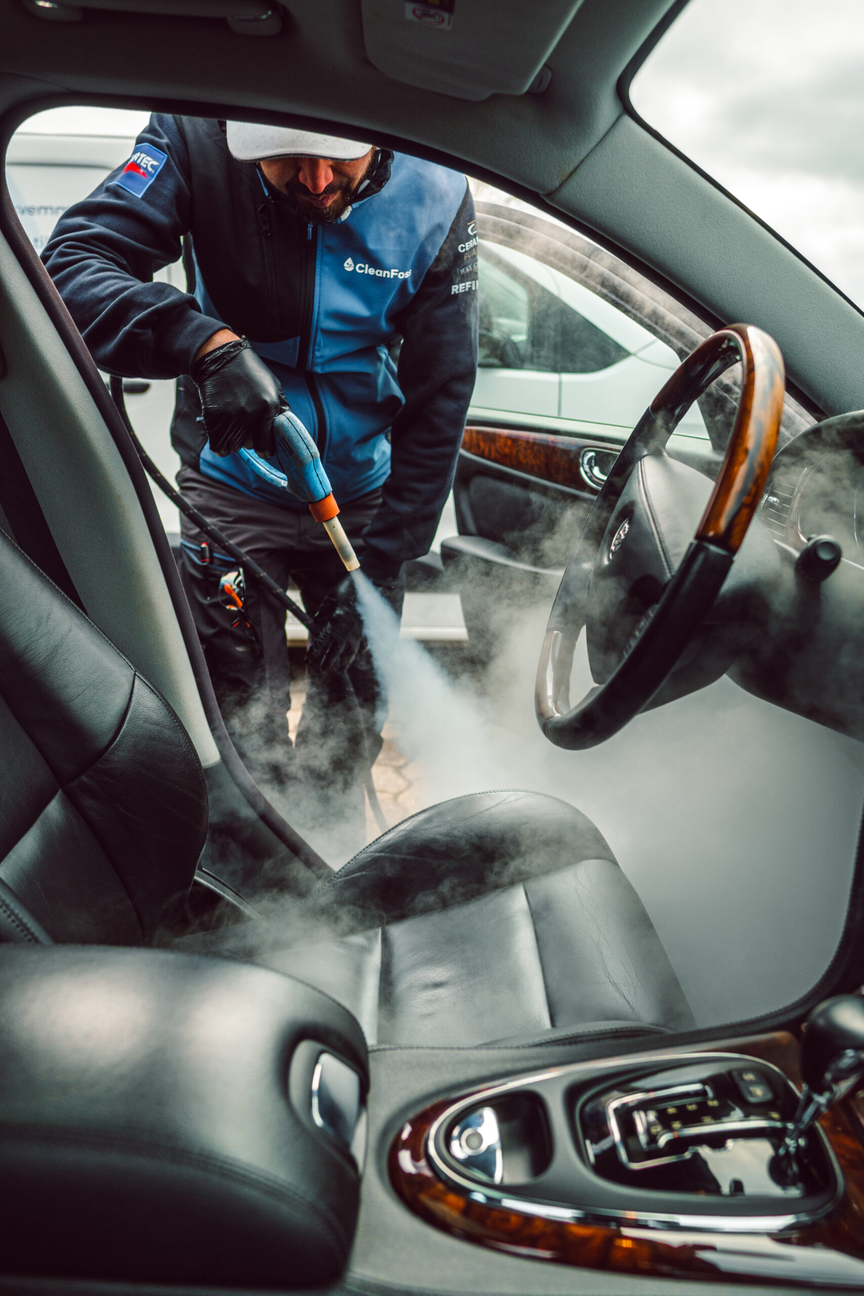 Bilvask | Sikker og grundig bilvask hos dig | cleanfoss.dk