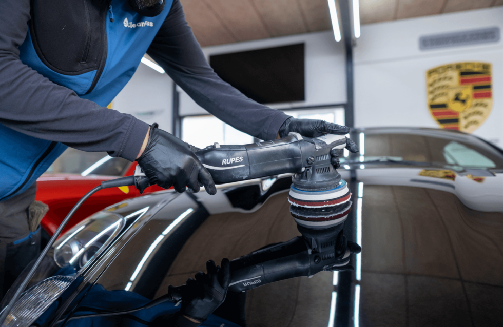 Professionel rengøring & klargøring af biler | cleanfoss.dk