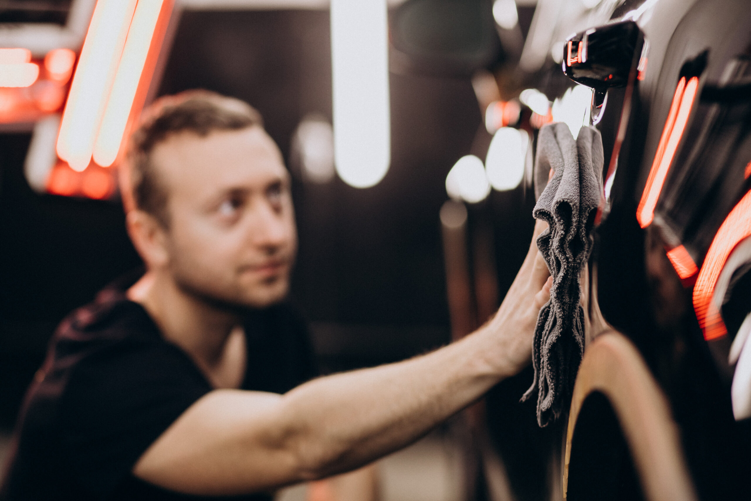 Professionel rengøring & klargøring af biler | cleanfoss.dk